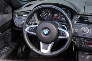 Black BMW Z4 2015 in Kaunas, with an engine capacity of 1.99 L and mileage of 222 thousand km for 15950 €, photo 23 on AUTOMOTO.COM.LV