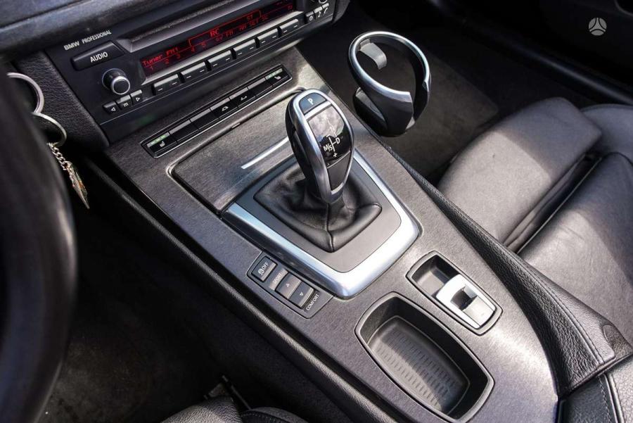 Black BMW Z4 2015 in Kaunas, with an engine capacity of 1.99 L and mileage of 222 thousand km for 15950 €, photo 24 on AUTOMOTO.COM.LV