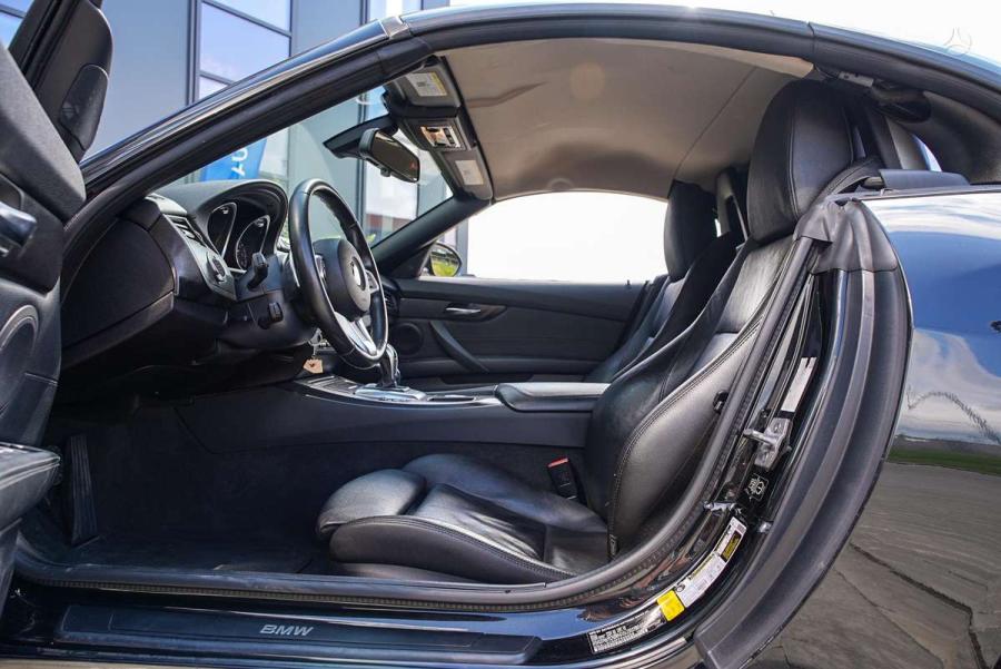 Black BMW Z4 2015 in Kaunas, with an engine capacity of 1.99 L and mileage of 222 thousand km for 15950 €, photo 28 on AUTOMOTO.COM.LV