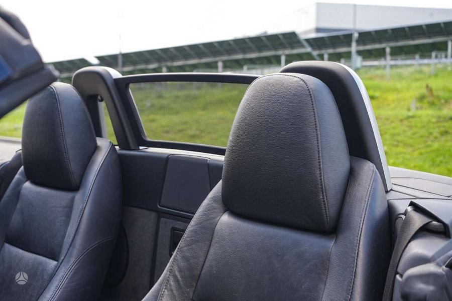 Black BMW Z4 2015 in Kaunas, with an engine capacity of 1.99 L and mileage of 222 thousand km for 15950 €, photo 37 on AUTOMOTO.COM.LV