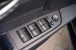 Black BMW Z4 2015 in Kaunas, with an engine capacity of 1.99 L and mileage of 222 thousand km for 15950 €, photo 39 on AUTOMOTO.COM.LV