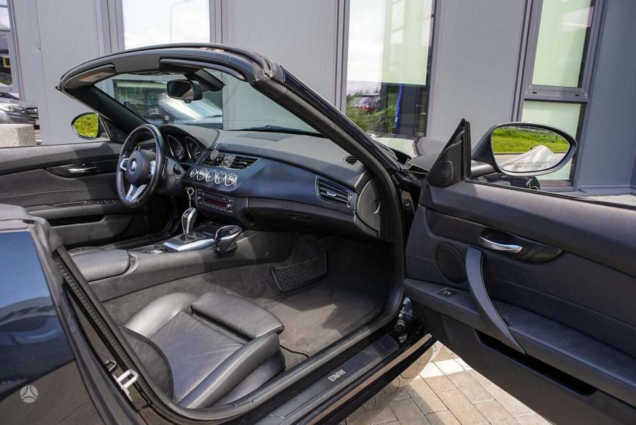Black BMW Z4 2015 in Kaunas, with an engine capacity of 1.99 L and mileage of 222 thousand km for 15950 €, photo 41 on AUTOMOTO.COM.LV