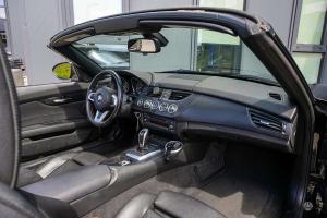 Black BMW Z4 2015 in Kaunas, with an engine capacity of 1.99 L and mileage of 222 thousand km for 15950 €, photo 43 on AUTOMOTO.COM.LV