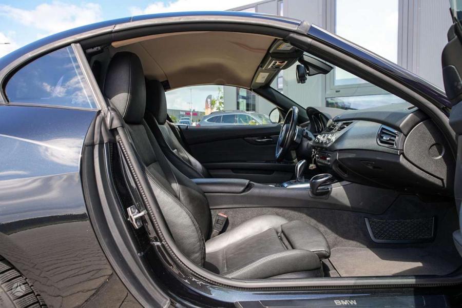 Black BMW Z4 2015 in Kaunas, with an engine capacity of 1.99 L and mileage of 222 thousand km for 15950 €, photo 44 on AUTOMOTO.COM.LV