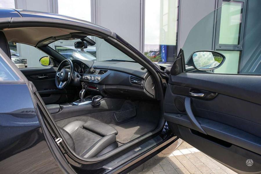 Black BMW Z4 2015 in Kaunas, with an engine capacity of 1.99 L and mileage of 222 thousand km for 15950 €, photo 45 on AUTOMOTO.COM.LV