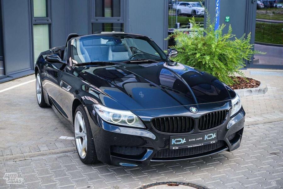Black BMW Z4 2015 in Kaunas, with an engine capacity of 2.00 L and mileage of 222 thousand km for 15950 €, photo 4 on AUTOMOTO.COM.LV