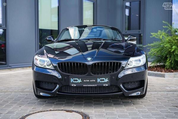 Black BMW Z4 2015 in Kaunas, with an engine capacity of 2.00 L and mileage of 222 thousand km for 15950 €, photo 4 on AUTOMOTO.COM.LV
