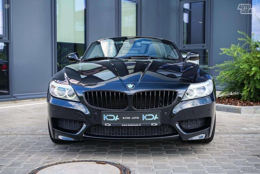 Black BMW Z4 2015 in Kaunas, with an engine capacity of 2.00 L and mileage of 222 thousand km for 15950 €, photo 5 on AUTOMOTO.COM.LV