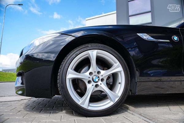 Black BMW Z4 2015 in Kaunas, with an engine capacity of 2.00 L and mileage of 222 thousand km for 15950 €, photo 8 on AUTOMOTO.COM.LV