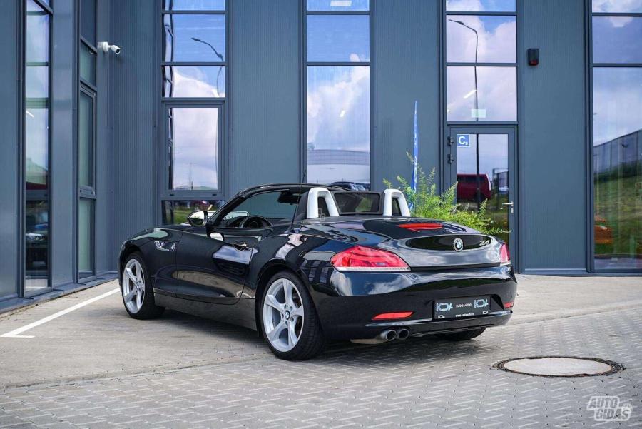 Black BMW Z4 2015 in Kaunas, with an engine capacity of 2.00 L and mileage of 222 thousand km for 15950 €, photo 11 on AUTOMOTO.COM.LV