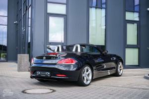 Black BMW Z4 2015 in Kaunas, with an engine capacity of 2.00 L and mileage of 222 thousand km for 15950 €, photo 12 on AUTOMOTO.COM.LV