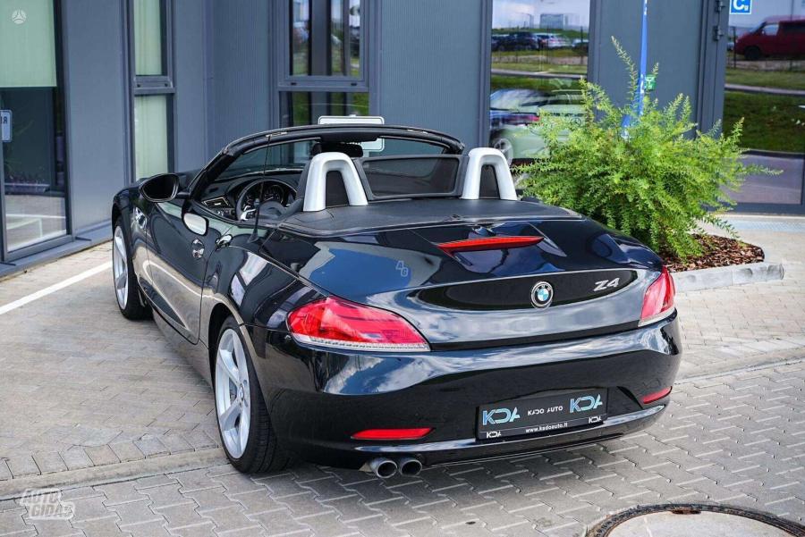 Black BMW Z4 2015 in Kaunas, with an engine capacity of 2.00 L and mileage of 222 thousand km for 15950 €, photo 15 on AUTOMOTO.COM.LV