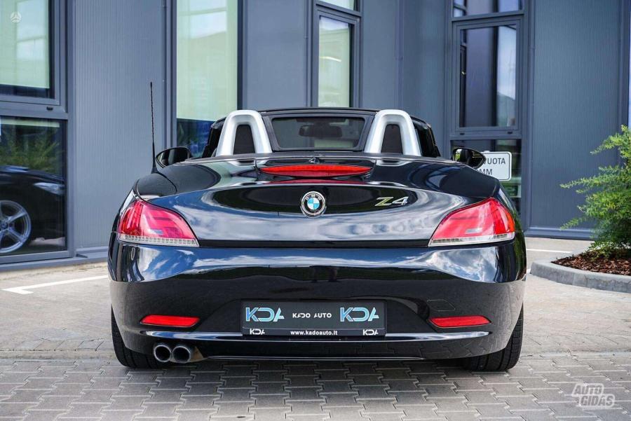 Black BMW Z4 2015 in Kaunas, with an engine capacity of 2.00 L and mileage of 222 thousand km for 15950 €, photo 16 on AUTOMOTO.COM.LV