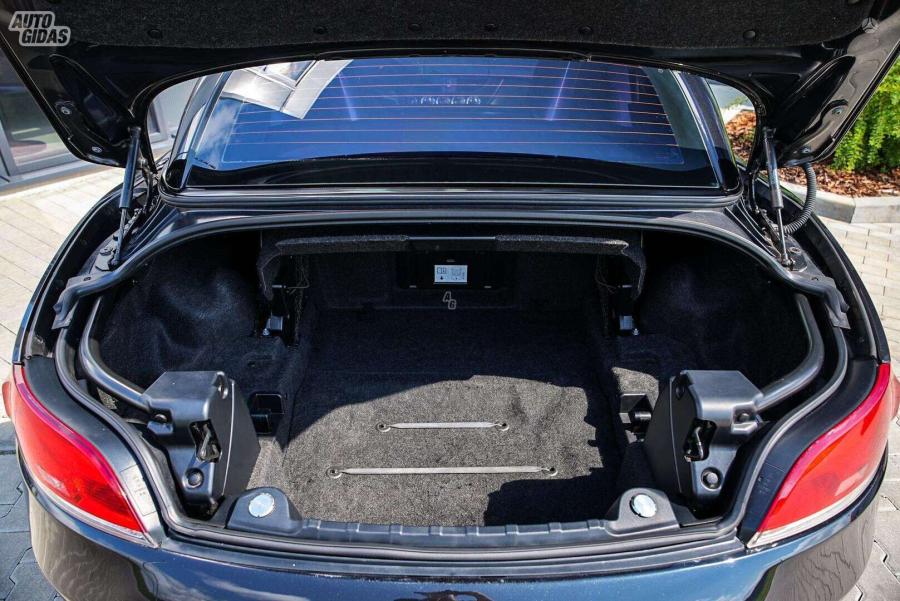 Black BMW Z4 2015 in Kaunas, with an engine capacity of 2.00 L and mileage of 222 thousand km for 15950 €, photo 19 on AUTOMOTO.COM.LV