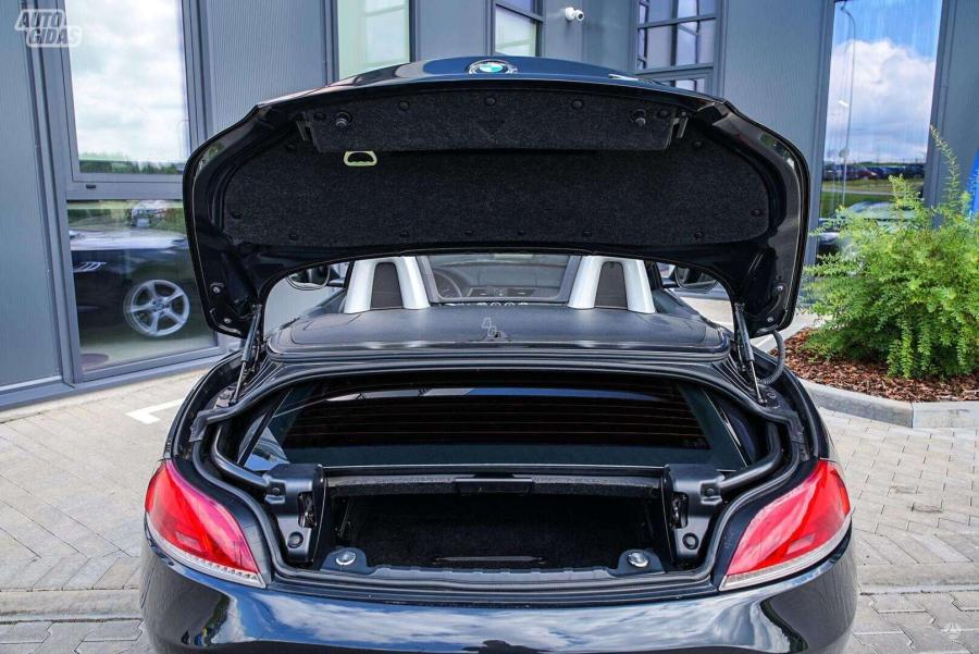 Black BMW Z4 2015 in Kaunas, with an engine capacity of 2.00 L and mileage of 222 thousand km for 15950 €, photo 20 on AUTOMOTO.COM.LV