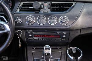 Black BMW Z4 2015 in Kaunas, with an engine capacity of 2.00 L and mileage of 222 thousand km for 15950 €, photo 25 on AUTOMOTO.COM.LV