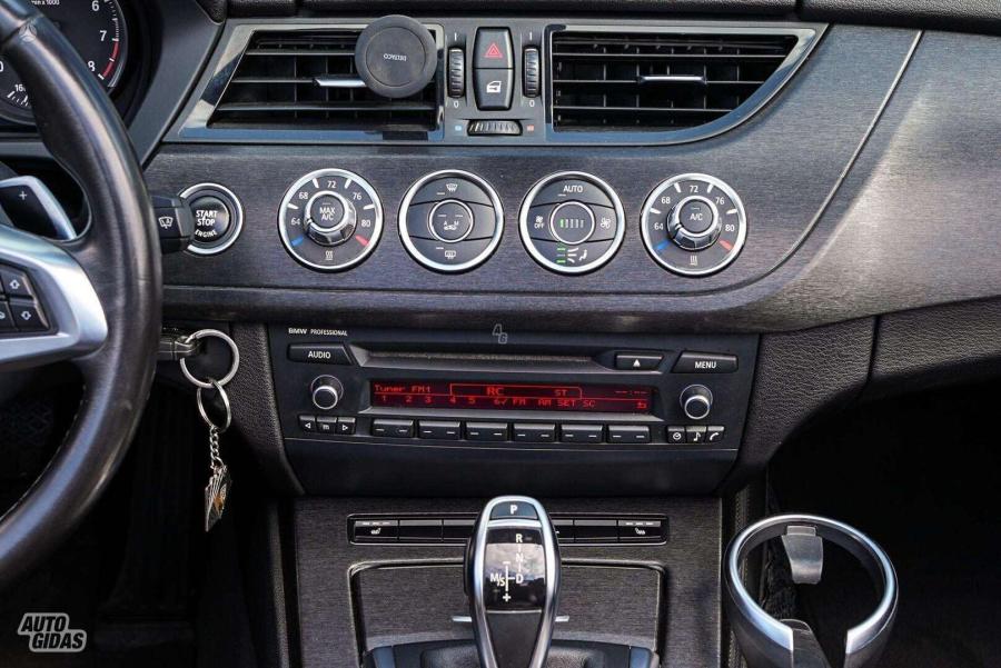 Black BMW Z4 2015 in Kaunas, with an engine capacity of 2.00 L and mileage of 222 thousand km for 15950 €, photo 25 on AUTOMOTO.COM.LV