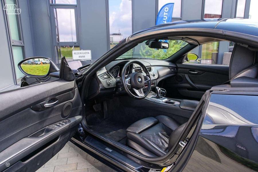 Black BMW Z4 2015 in Kaunas, with an engine capacity of 2.00 L and mileage of 222 thousand km for 15950 €, photo 27 on AUTOMOTO.COM.LV