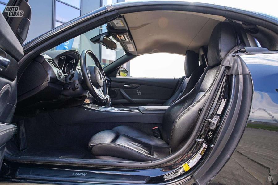 Black BMW Z4 2015 in Kaunas, with an engine capacity of 2.00 L and mileage of 222 thousand km for 15950 €, photo 28 on AUTOMOTO.COM.LV