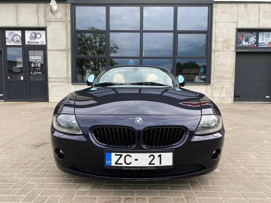 Blue BMW Z4 2005 in Cesis, with an engine capacity of 2.20 L and mileage of 235 thousand km for 8600 €, photo 6 on AUTOMOTO.COM.LV