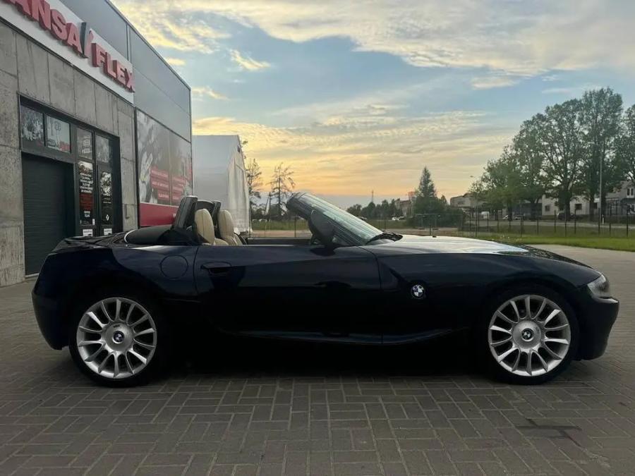 Blue BMW Z4 2005 in Cesis, with an engine capacity of 2.20 L and mileage of 235 thousand km for 8600 €, photo 13 on AUTOMOTO.COM.LV