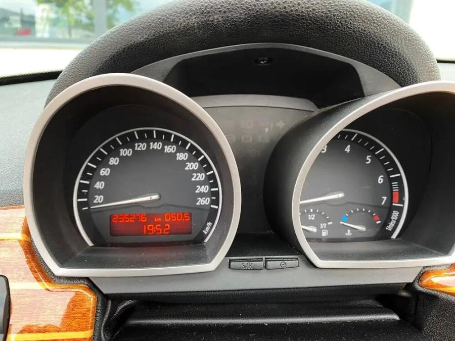 Blue BMW Z4 2005 in Cesis, with an engine capacity of 2.20 L and mileage of 235 thousand km for 8600 €, photo 16 on AUTOMOTO.COM.LV