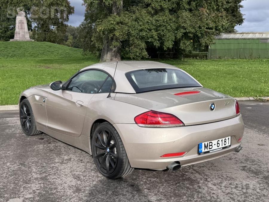 Brown BMW Z4 2011 in Riga, with an engine capacity of 3.00 L and mileage of 0 thousand km for 19990 €, photo 5 on AUTOMOTO.COM.LV