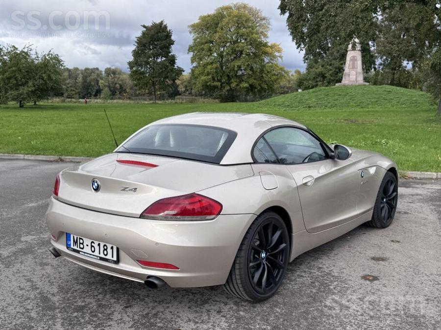 Brown BMW Z4 2011 in Riga, with an engine capacity of 3.00 L and mileage of 0 thousand km for 19990 €, photo 7 on AUTOMOTO.COM.LV