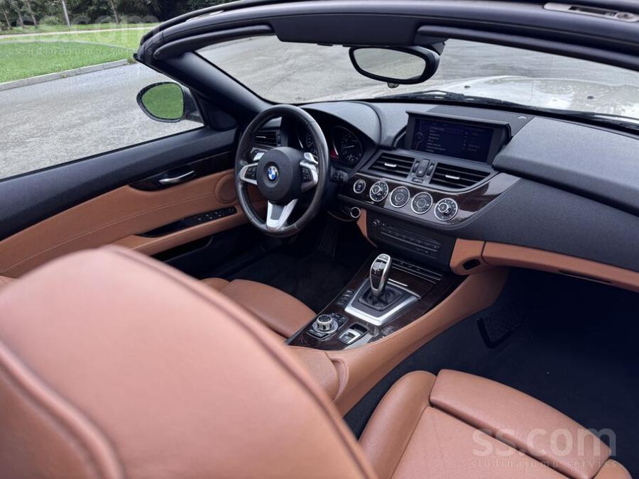 Brown BMW Z4 2011 in Riga, with an engine capacity of 3.00 L and mileage of 0 thousand km for 19990 €, photo 14 on AUTOMOTO.COM.LV