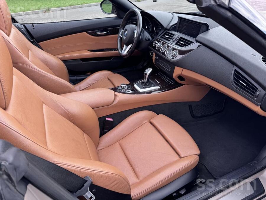 Brown BMW Z4 2011 in Riga, with an engine capacity of 3.00 L and mileage of 0 thousand km for 19990 €, photo 15 on AUTOMOTO.COM.LV