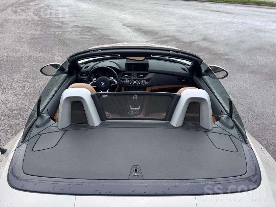 Brown BMW Z4 2011 in Riga, with an engine capacity of 3.00 L and mileage of 0 thousand km for 19990 €, photo 17 on AUTOMOTO.COM.LV