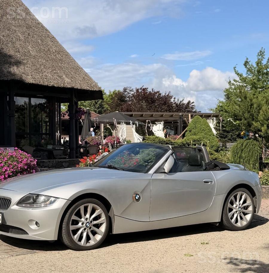 Grey BMW Z4 2004 in Riga, with an engine capacity of 2.20 L and mileage of 232 thousand km for 7500 €, photo 1 on AUTOMOTO.COM.LV
