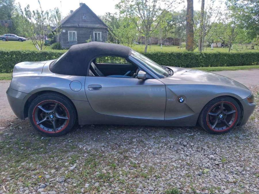 Pelēks BMW Z4 2005 Šauļi, ar dzinēja tilpumu 2.50 L un nobraukumu 142 tūkst. km par 2600 €, foto 4 vietnē AUTOMOTO.COM.LV