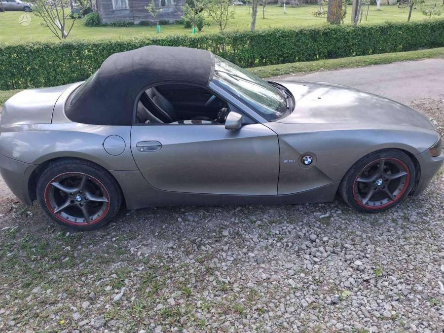 Pelēks BMW Z4 2005 Šauļi, ar dzinēja tilpumu 2.50 L un nobraukumu 142 tūkst. km par 2600 €, foto 10 vietnē AUTOMOTO.COM.LV
