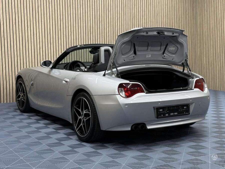 Pelēks BMW Z4 2007 Marijampole, ar dzinēja tilpumu 2.50 L un nobraukumu 210 tūkst. km par 7999 €, foto 16 vietnē AUTOMOTO.COM.LV