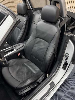 Pelēks BMW Z4 2007 Marijampole, ar dzinēja tilpumu 2.50 L un nobraukumu 210 tūkst. km par 7999 €, foto 19 vietnē AUTOMOTO.COM.LV