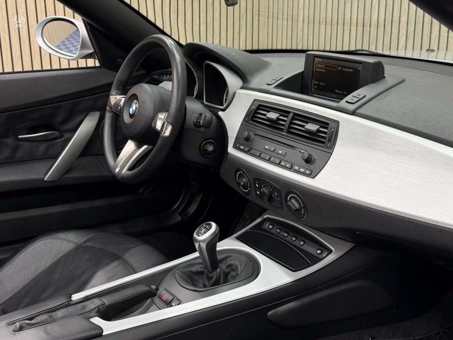 Pelēks BMW Z4 2007 Marijampole, ar dzinēja tilpumu 2.50 L un nobraukumu 210 tūkst. km par 7999 €, foto 20 vietnē AUTOMOTO.COM.LV