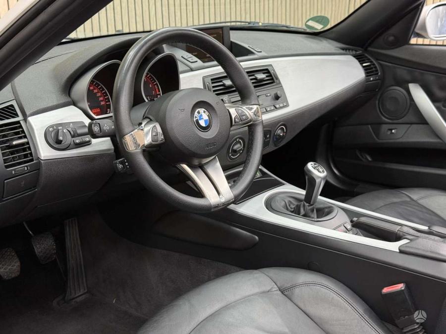 Pelēks BMW Z4 2007 Marijampole, ar dzinēja tilpumu 2.50 L un nobraukumu 210 tūkst. km par 7999 €, foto 21 vietnē AUTOMOTO.COM.LV