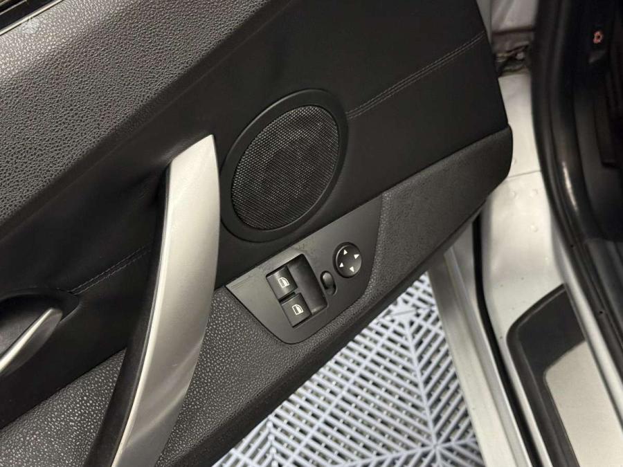 Pelēks BMW Z4 2007 Marijampole, ar dzinēja tilpumu 2.50 L un nobraukumu 210 tūkst. km par 7999 €, foto 22 vietnē AUTOMOTO.COM.LV
