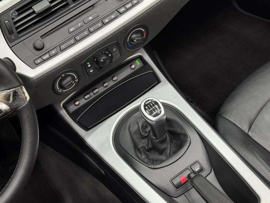 Pelēks BMW Z4 2007 Marijampole, ar dzinēja tilpumu 2.50 L un nobraukumu 210 tūkst. km par 7999 €, foto 26 vietnē AUTOMOTO.COM.LV