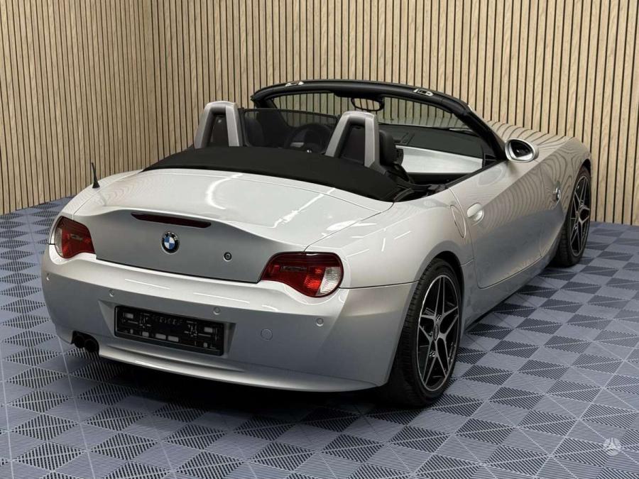 Pelēks BMW Z4 2007 Marijampole, ar dzinēja tilpumu 2.50 L un nobraukumu 210 tūkst. km par 7999 €, foto 35 vietnē AUTOMOTO.COM.LV