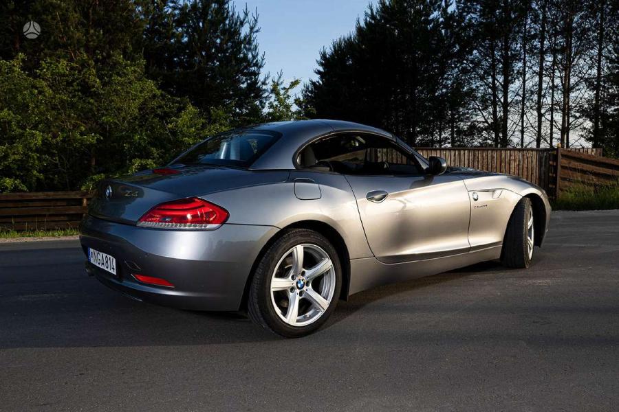 Pelēks BMW Z4 2011 Viļņa, ar dzinēja tilpumu 3.00 L un nobraukumu 72 tūkst. km par 15900 €, foto 3 vietnē AUTOMOTO.COM.LV