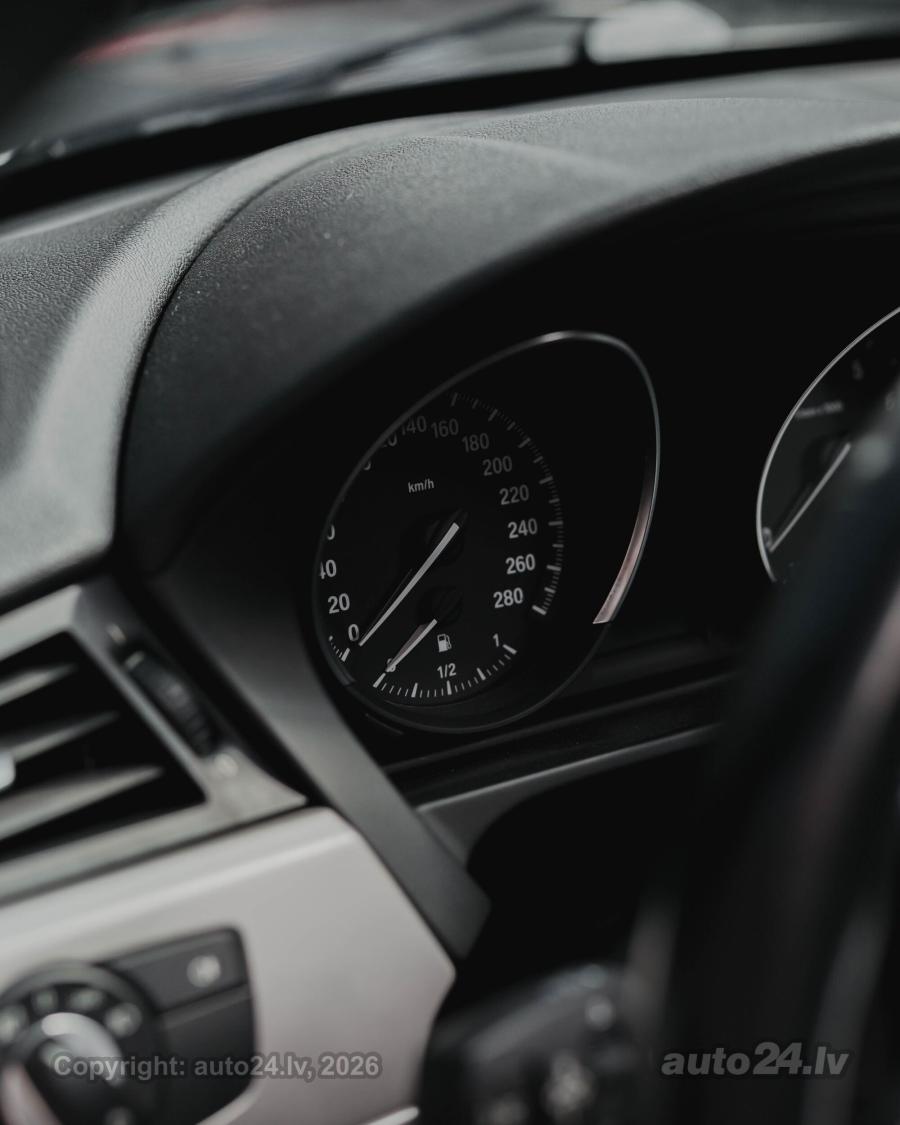 Pelēks BMW Z4 2011 Tallina, ar dzinēja tilpumu 2.50 L un nobraukumu 132 tūkst. km par 20000 €, foto 22 vietnē AUTOMOTO.COM.LV