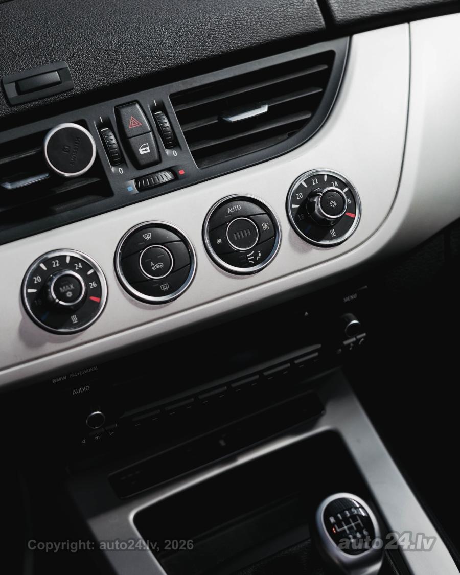 Pelēks BMW Z4 2011 Tallina, ar dzinēja tilpumu 2.50 L un nobraukumu 132 tūkst. km par 20000 €, foto 24 vietnē AUTOMOTO.COM.LV