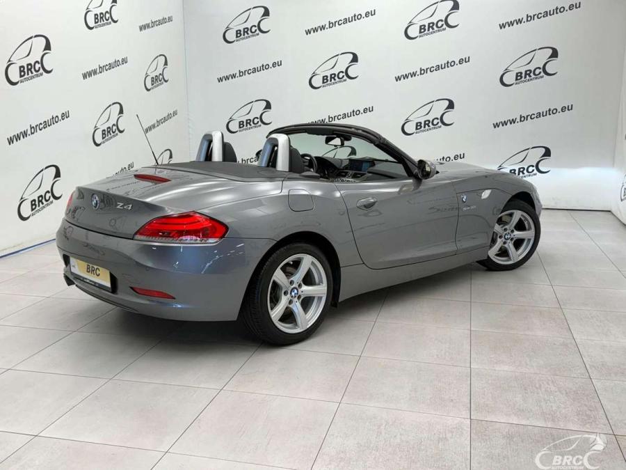 Grey BMW Z4 2011 in Vilnius, with an engine capacity of 3.00 L and mileage of 75 thousand km for 16900 €, photo 6 on AUTOMOTO.COM.LV
