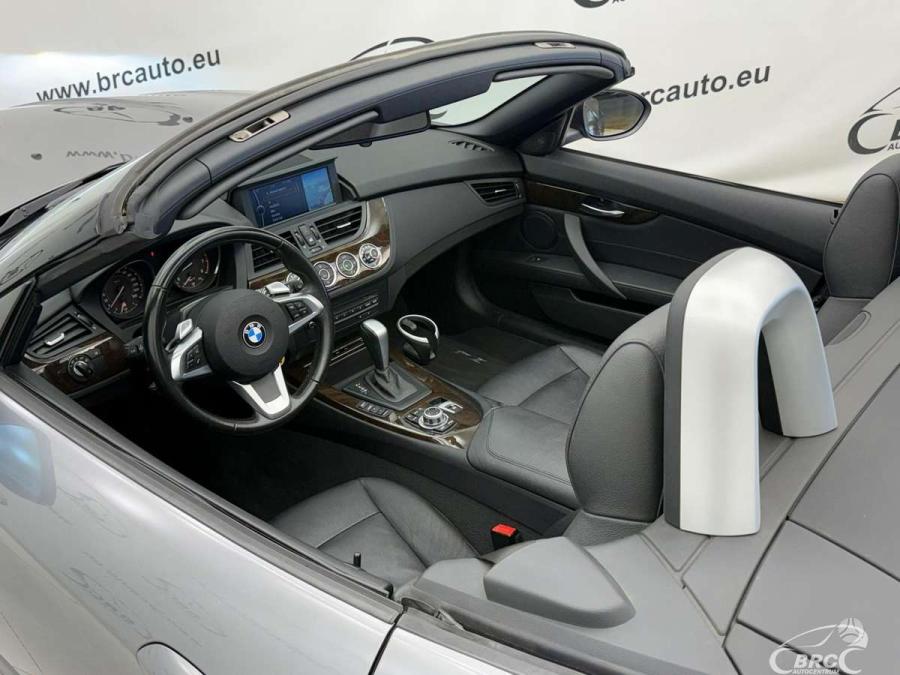 Grey BMW Z4 2011 in Vilnius, with an engine capacity of 3.00 L and mileage of 75 thousand km for 16900 €, photo 10 on AUTOMOTO.COM.LV
