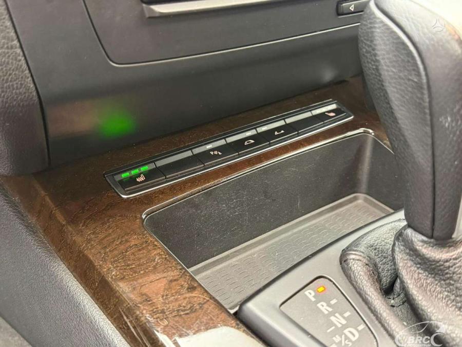 Grey BMW Z4 2011 in Vilnius, with an engine capacity of 3.00 L and mileage of 75 thousand km for 16900 €, photo 12 on AUTOMOTO.COM.LV