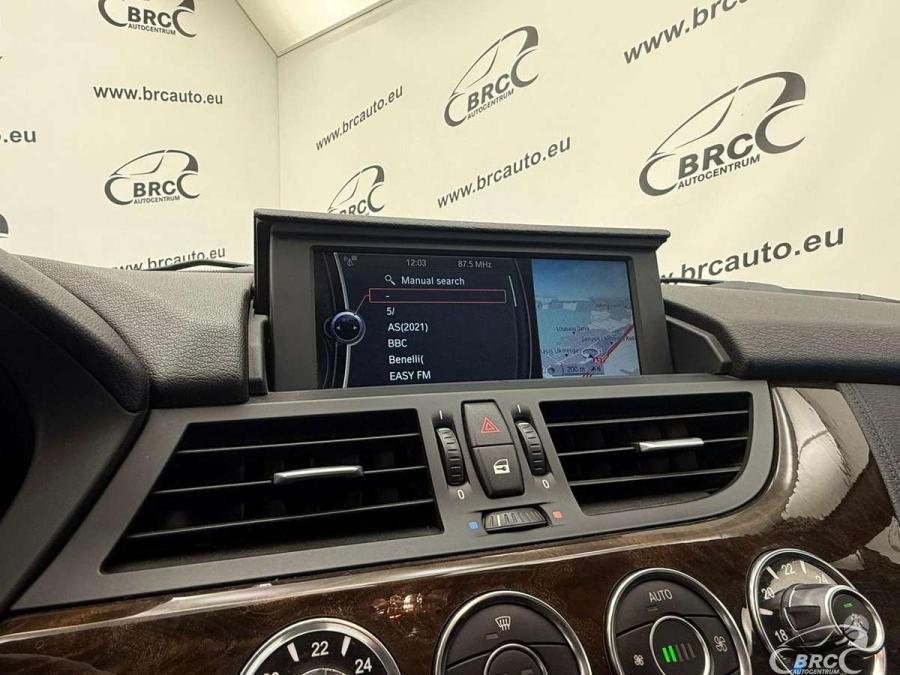 Grey BMW Z4 2011 in Vilnius, with an engine capacity of 3.00 L and mileage of 75 thousand km for 16900 €, photo 13 on AUTOMOTO.COM.LV