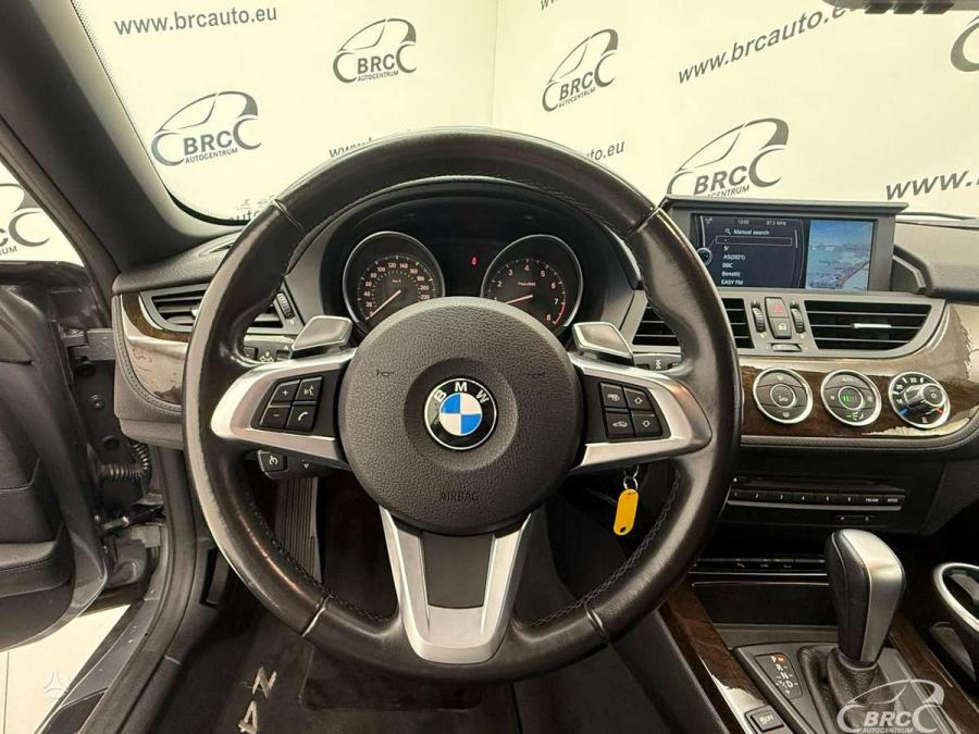 Grey BMW Z4 2011 in Vilnius, with an engine capacity of 3.00 L and mileage of 75 thousand km for 16900 €, photo 16 on AUTOMOTO.COM.LV