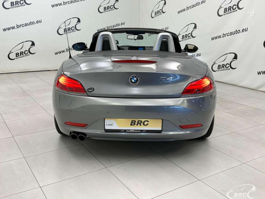 Grey BMW Z4 2011 in Vilnius, with an engine capacity of 3.00 L and mileage of 75 thousand km for 16900 €, photo 27 on AUTOMOTO.COM.LV